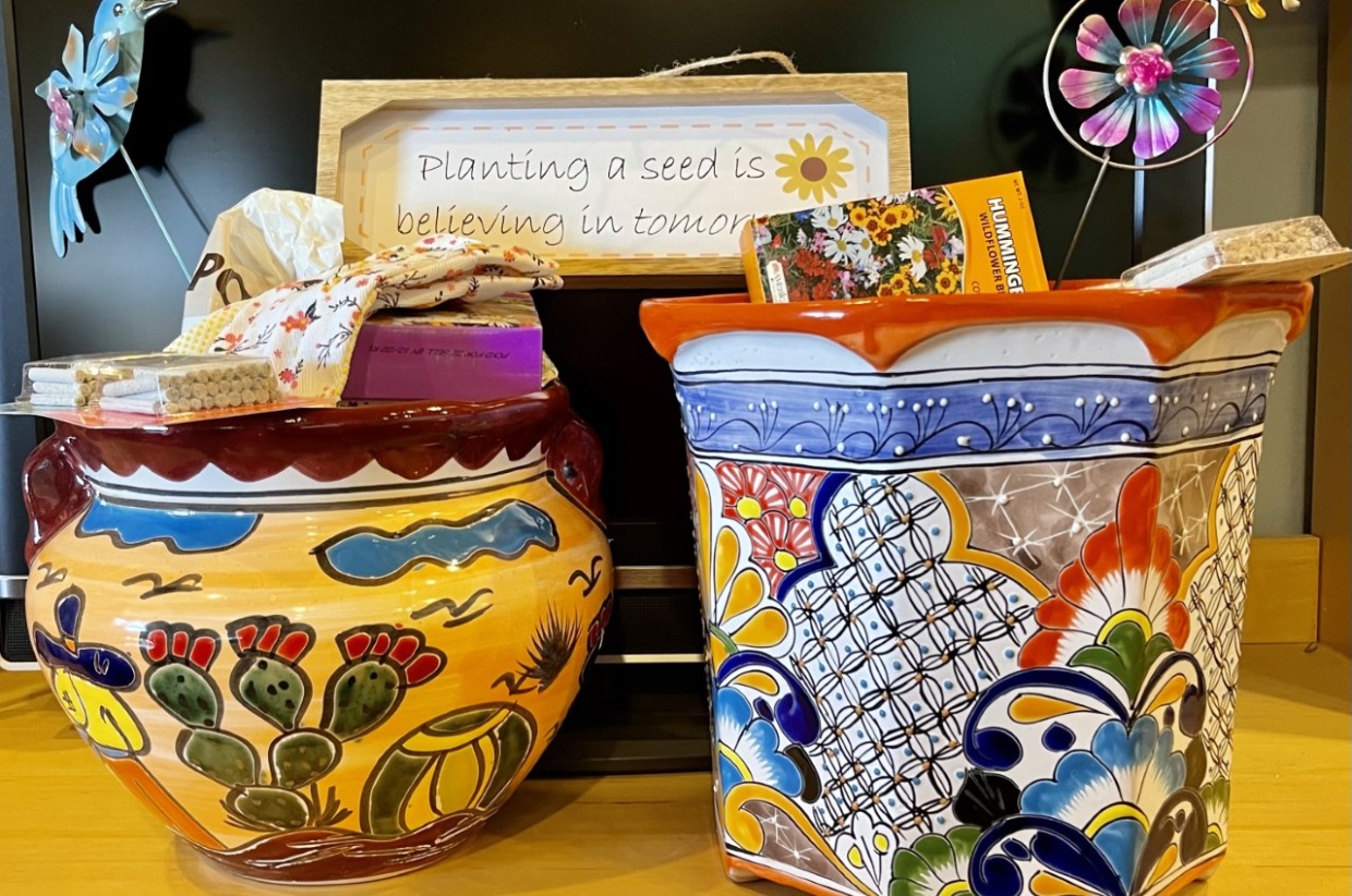 Whetstone Pottery/Fountains: Two gorgeous medium/large Pots with Garden ...