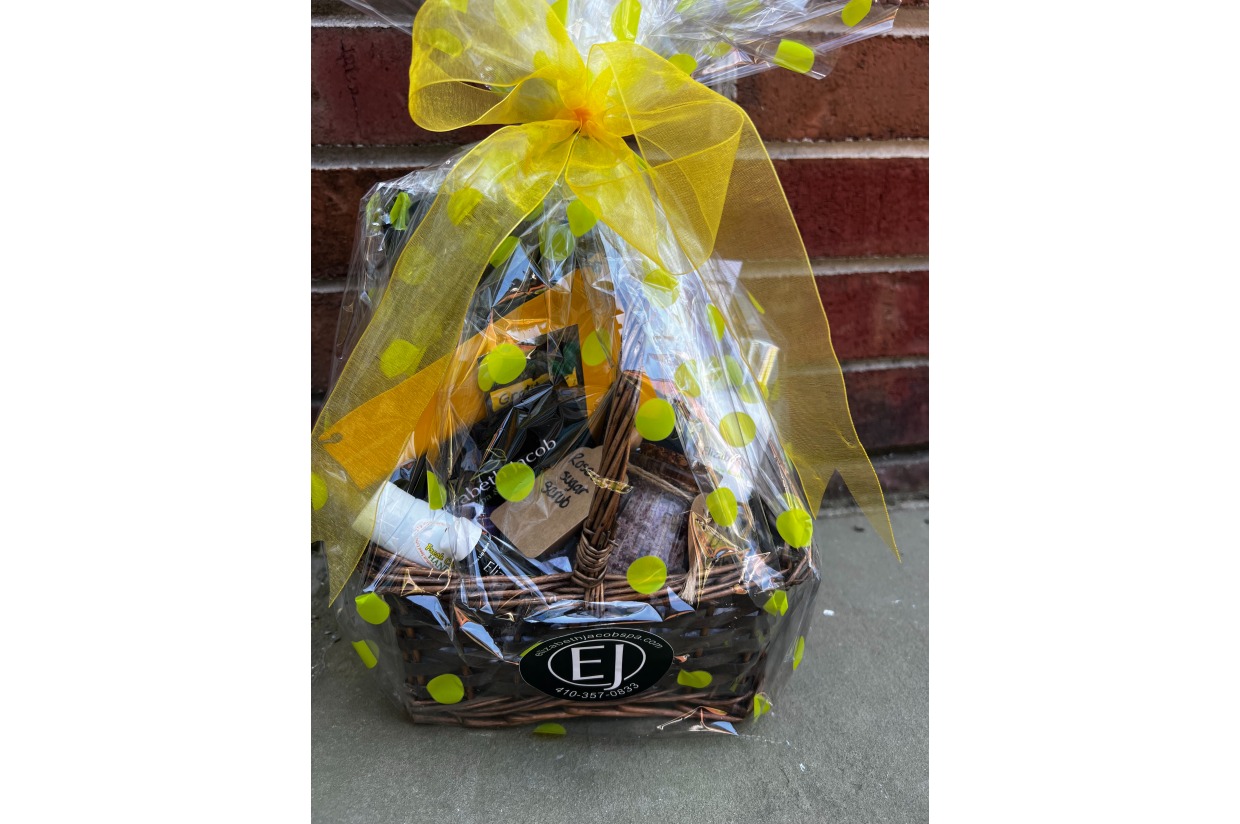 Spa Basket by Elizabeth Jacob Spa | 2023 Feet for Change - Silent ...