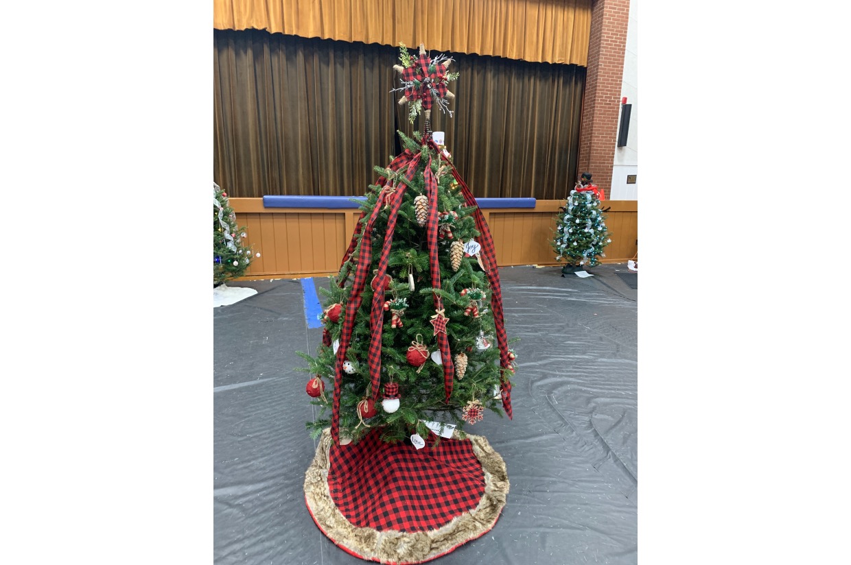 A Country Christmas Tree | St. James 200th Anniv Festival of Trees ...