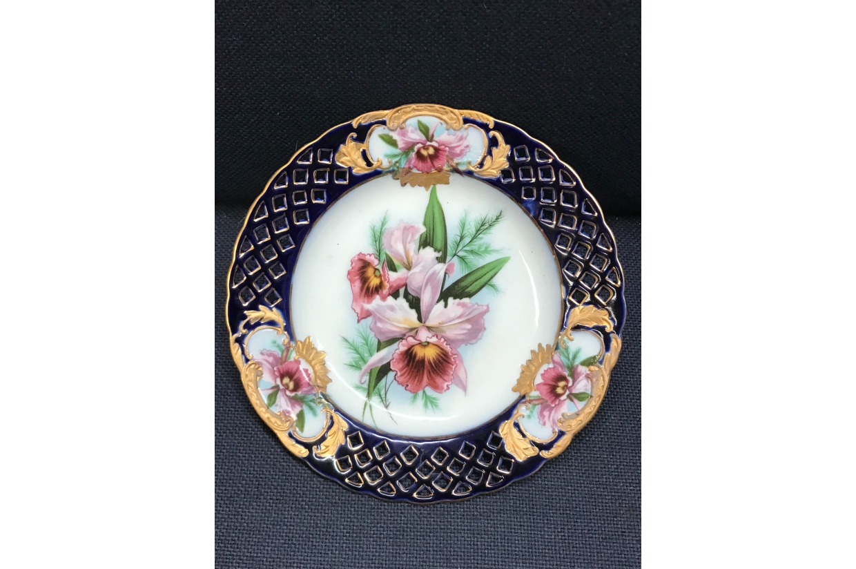 Set #4 - 4 Ornate orchid plates - 2 designs | AOS Fall 2022 Auction ...