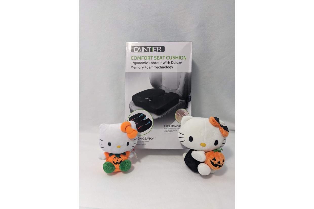 $50 Petsmart Gift Card and Stadium Comfort Seat Cushion, Hello Kitty ...