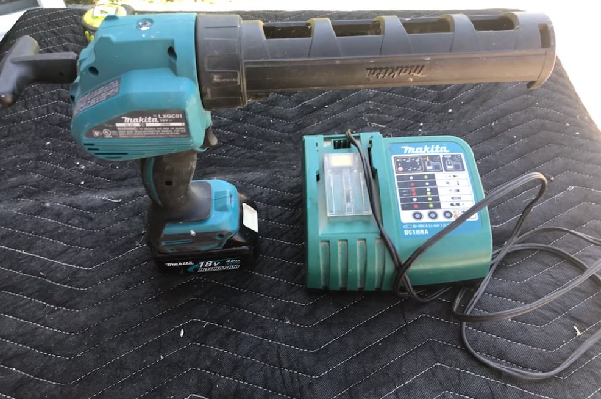 Makita Cordless Caulk Gun - LXGC01 | 2022 Builder Auction | HBA ...