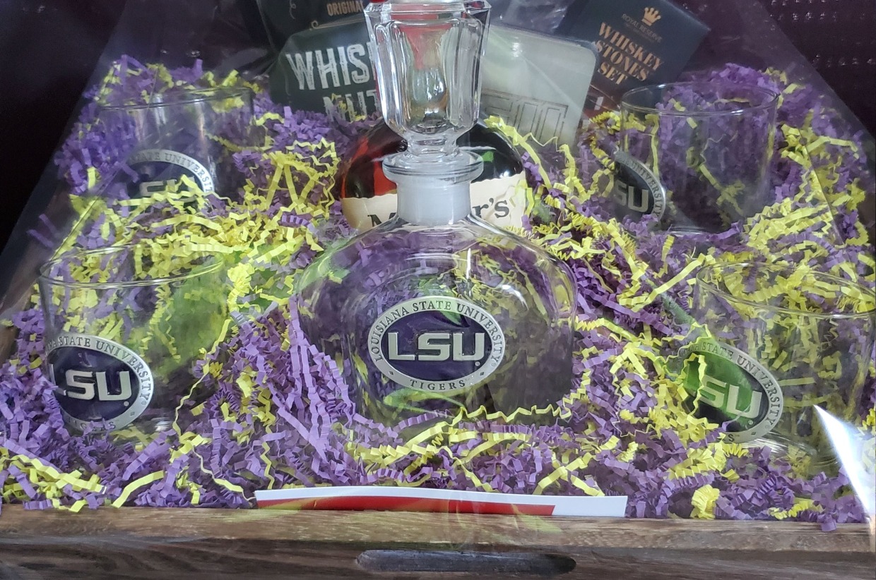 #201 SOLD LSU Basket with LSU Decanter, 4 Glasses and Bottle of Whisley ...