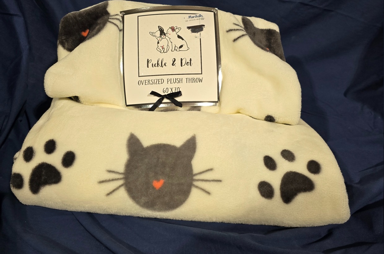 Pickle & Dot Kitty Cat Oversized Throw | The Heart of Minnesota Animal ...