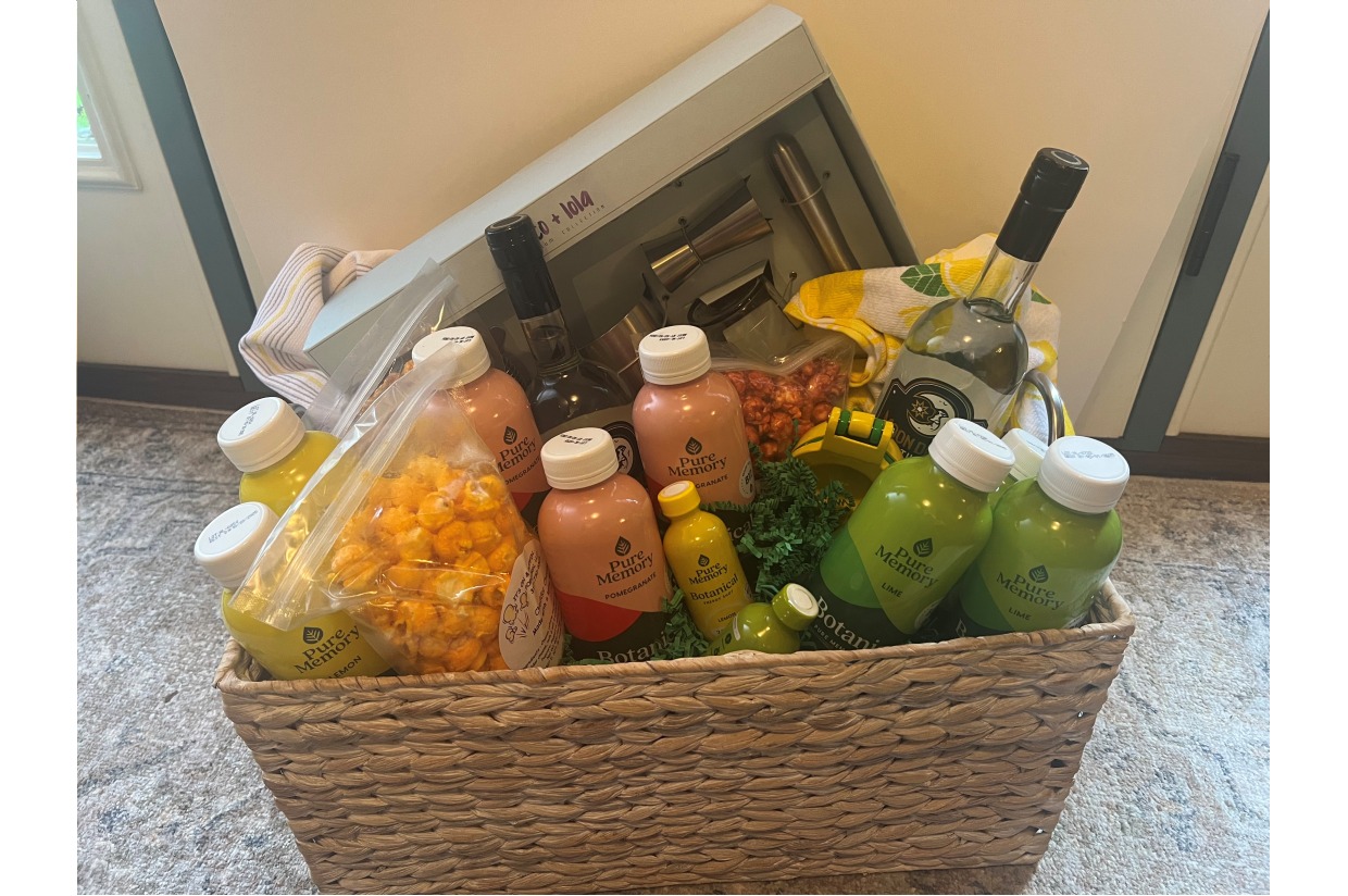 Pure Memory / Moondrops Distillery Craft Cocktails kit with It’s On and ...