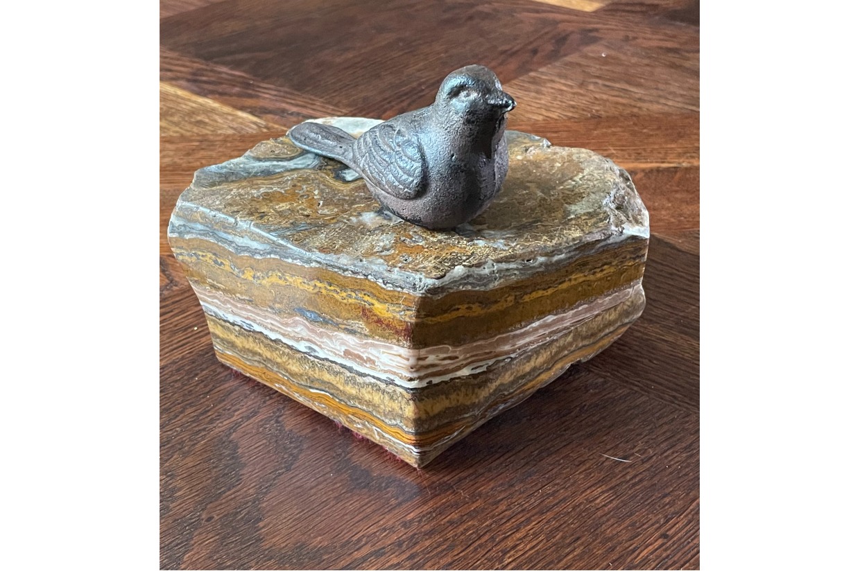 Rock On! Banded Onyx Pedestal. Size: 4" H x 6" L | April Auction! Ends ...