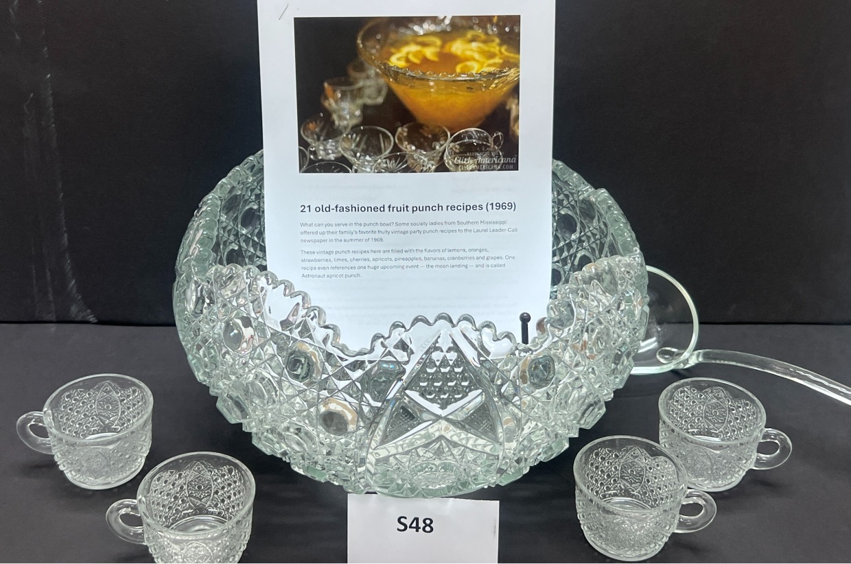 Daisy and Button Punch Bowl Set S48 | 2025 Christikon Benefit Auction ...