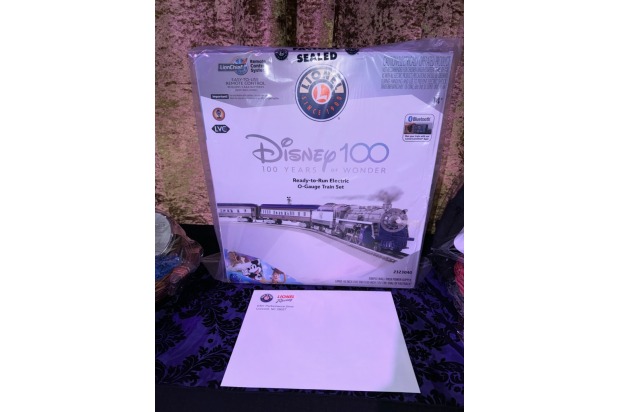 LIONEL 2023 WALT DISNEY 100 YEARS OF WONDER 4-4-2 STEAM TRAIN SET ...
