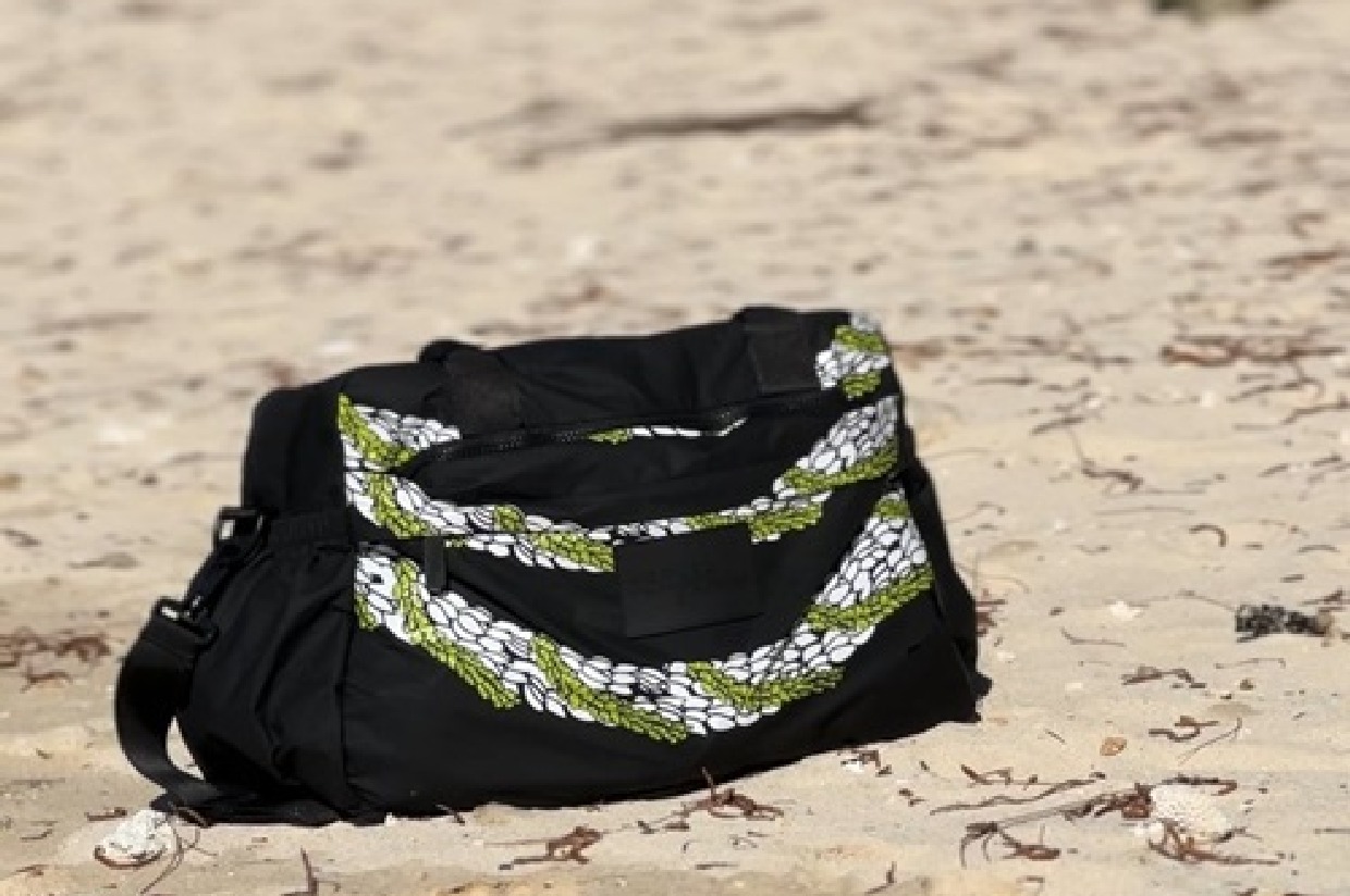 Hooked Up Hawai'i Lei Onaona Travel Tote | KSM Ho'olaule'a Auction 2025 ...