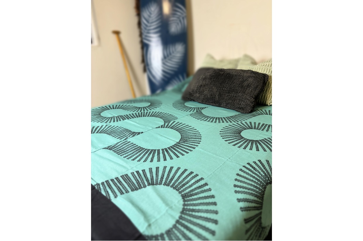 Manaola Bed Cover in Beryl Green-Black with Lalanikalalea Pattern (Twin ...