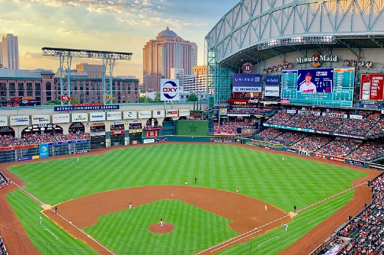 Houston Astros - 2 Front Row Box Seats! | 2025 T.H. Rogers Silent ...