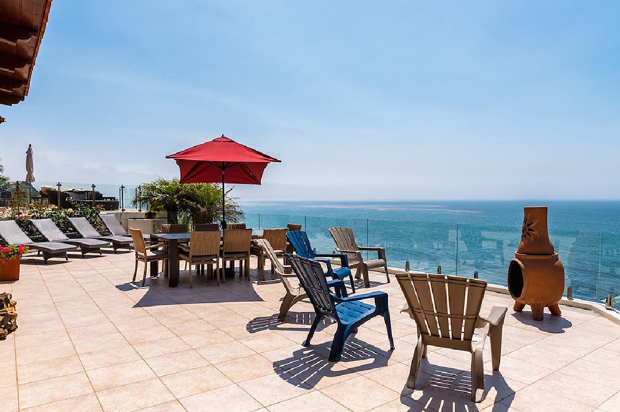 3 Night Stay for 10 People at a Luxury Oceanfront Home in Las Gaviotas ...