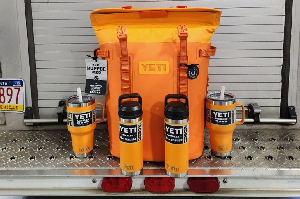 YETI Backpack Cooler 20 qt Soft Sided W/ Ramblers Bundle (King Crab ...